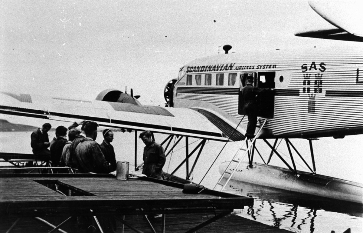 Sjøflyhavn, Ett fly i vannkanten, Junkers JU 52/3mge, fra SAS. Ligger ...