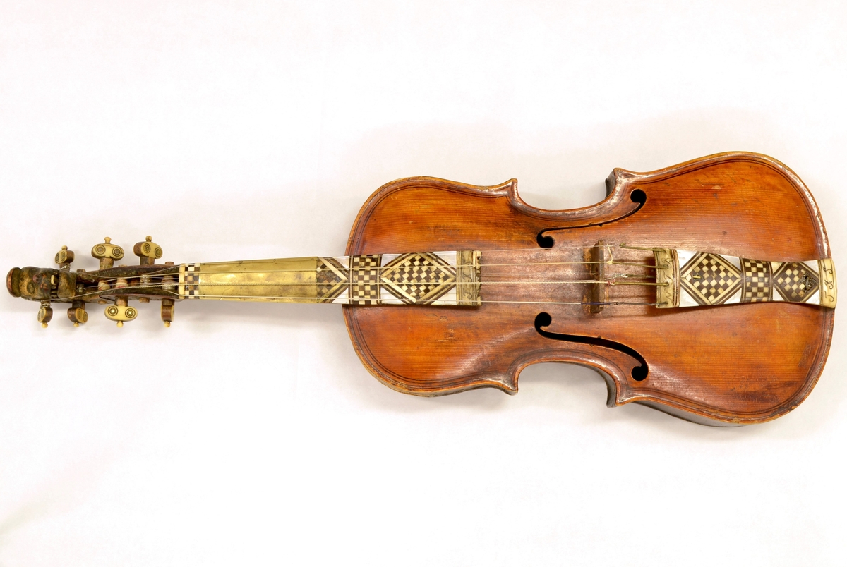 Hardingfele - Valdres Folkemuseum / DigitaltMuseum