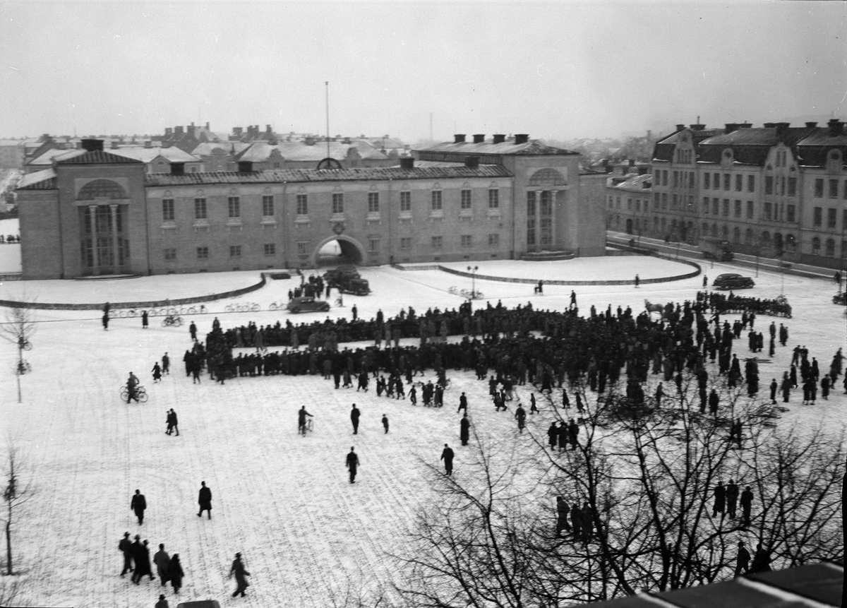Folksamling på Vaksala torg, Uppsala mars 1939 - Upplandsmuseet ...