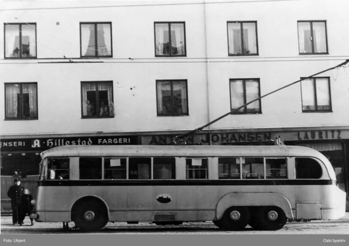 Oslo Sporveier. Trolleybuss A-15750 på linje 21, kalt "svigermor", ved ...