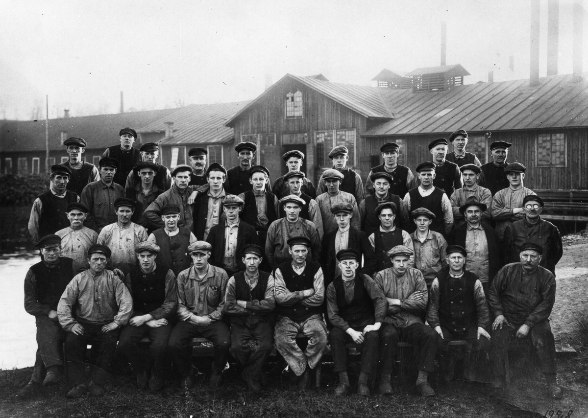 Personal i rörverket. Nedre raden från vänster: Verner Norgren, Hilmer ...