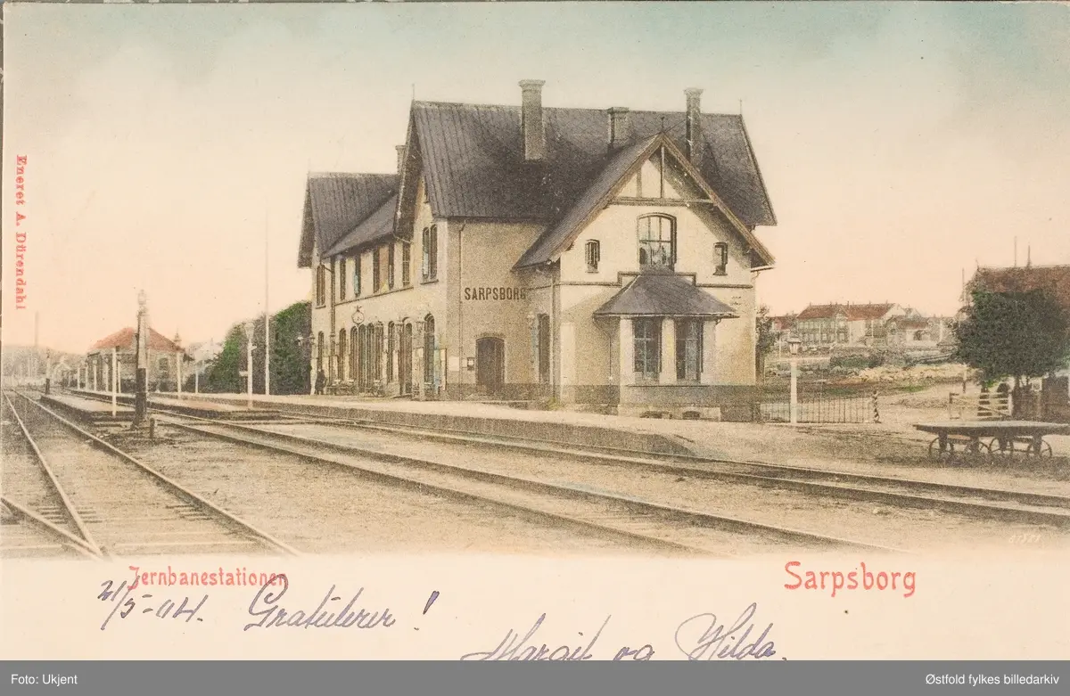 Jernbanestationen. Sarpsborg. - Østfold fylkes billedarkiv / DigitaltMuseum